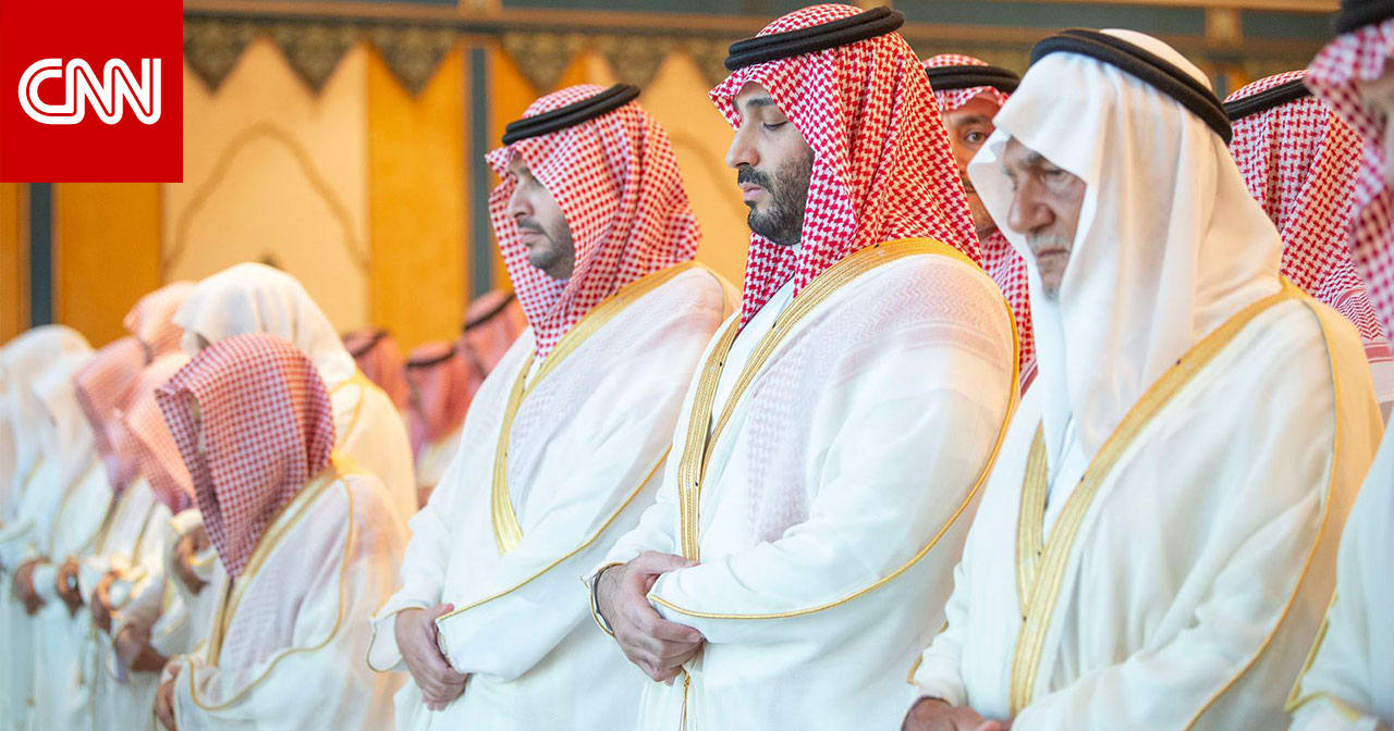 السعودية محمد بن سلمان يؤدي صلاة عيد الفطر في المسجد الحرام مع عشرات