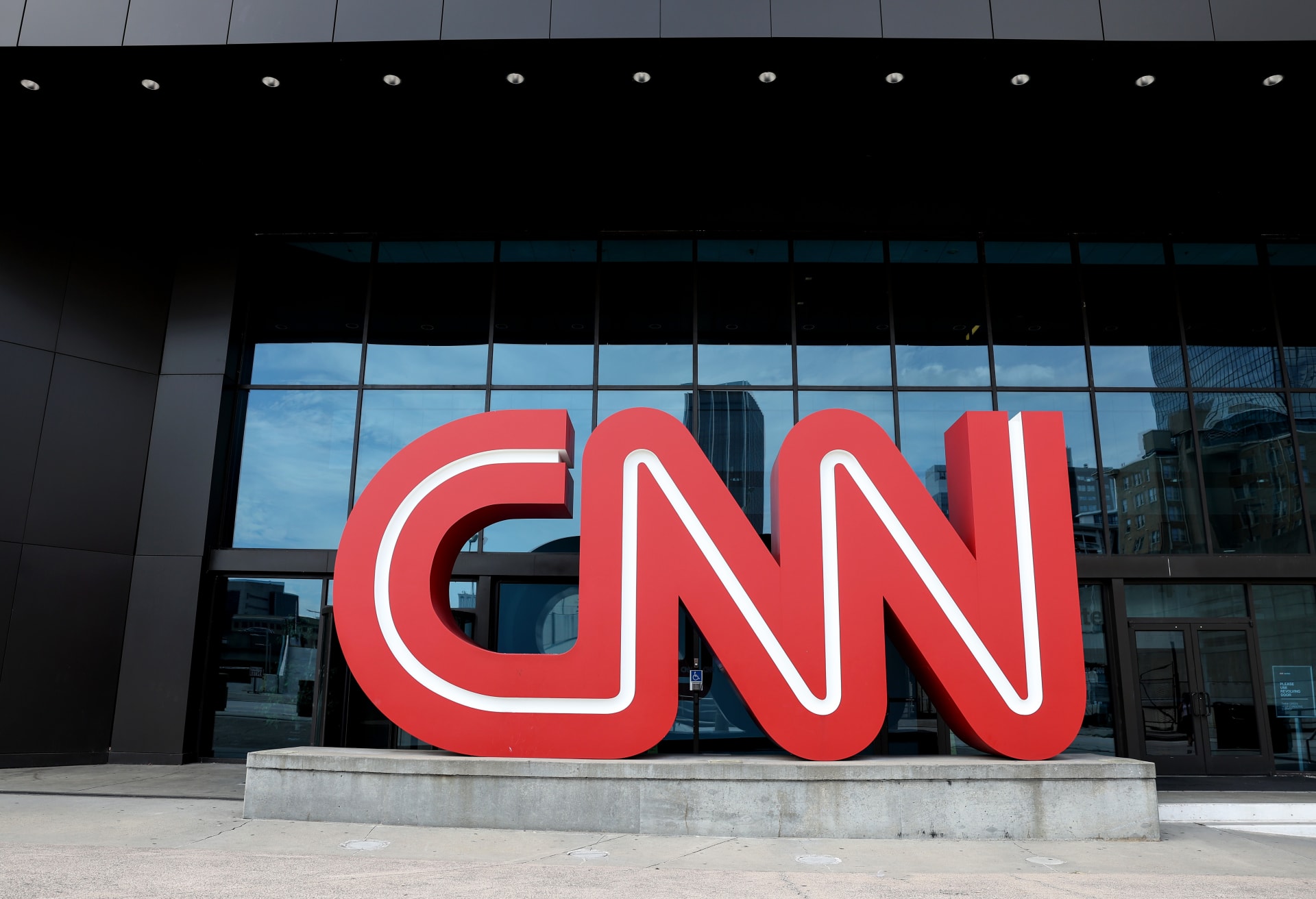 شبكة CNN تفوز بـ 11 جائزة "إيمي" عن تغطيتها الإخبارية في 2024