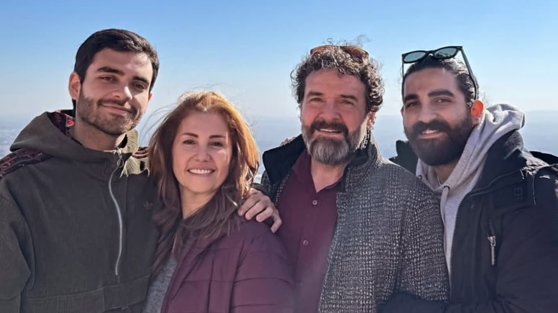 "نحنا ولاد البلد".. يارا صبري في صورة عائلية من جبل قاسيون