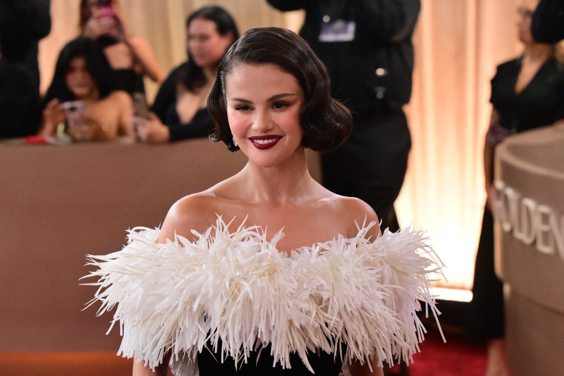 التشابه بين فستاني سيلينا غوميز ويُسر الخالدي على السجّادة الحمراء يثير ...