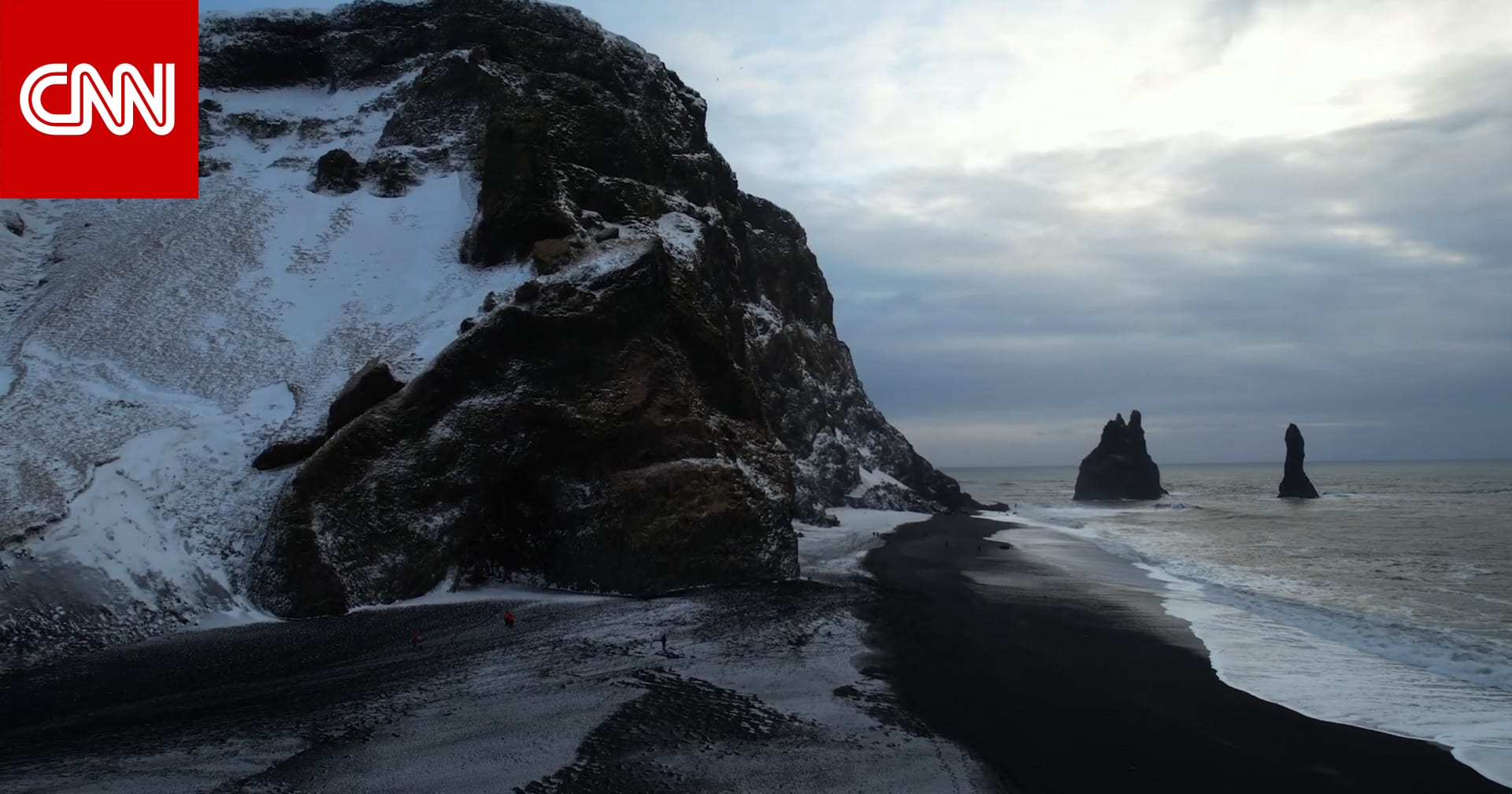 شاهد..شاطئ "مميت" برمال سوداء يسحب كل من يقترب منه في أيسلندا - CNN Arabic