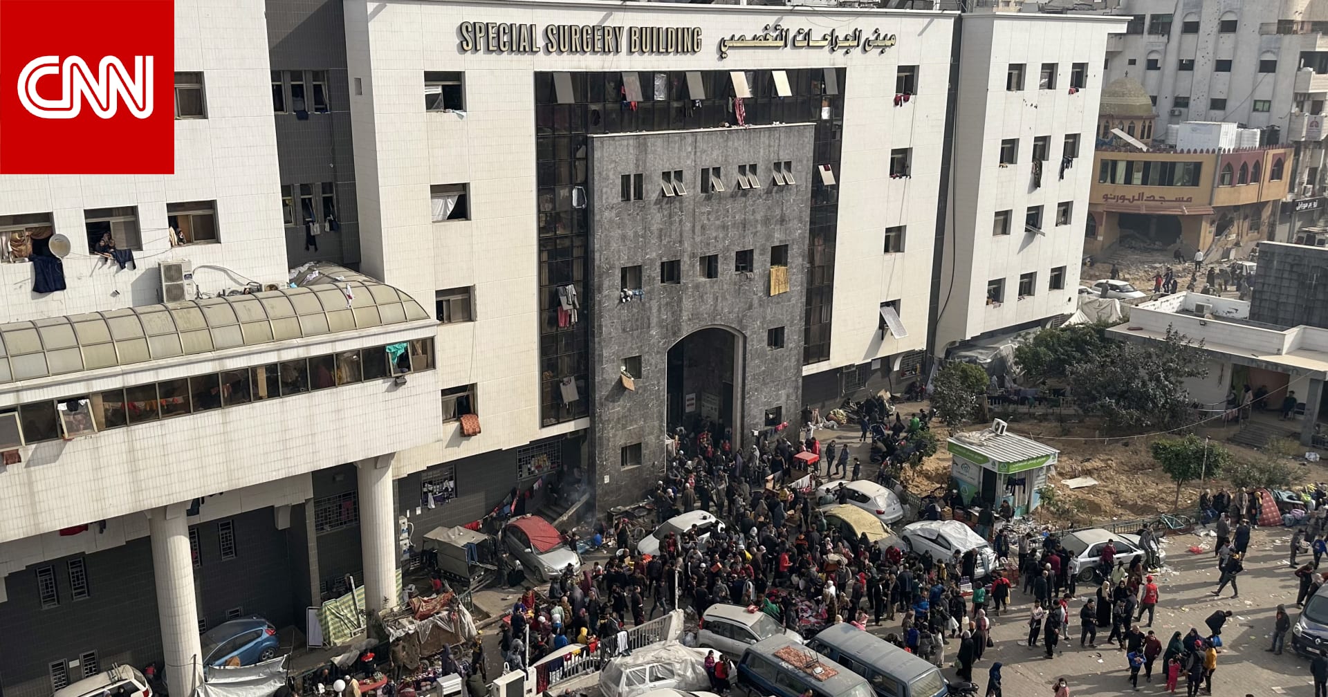 شهود أجبر صحفيون وعاملون صحيون على خلع ملابسهم أثناء مداهمة مستشفى