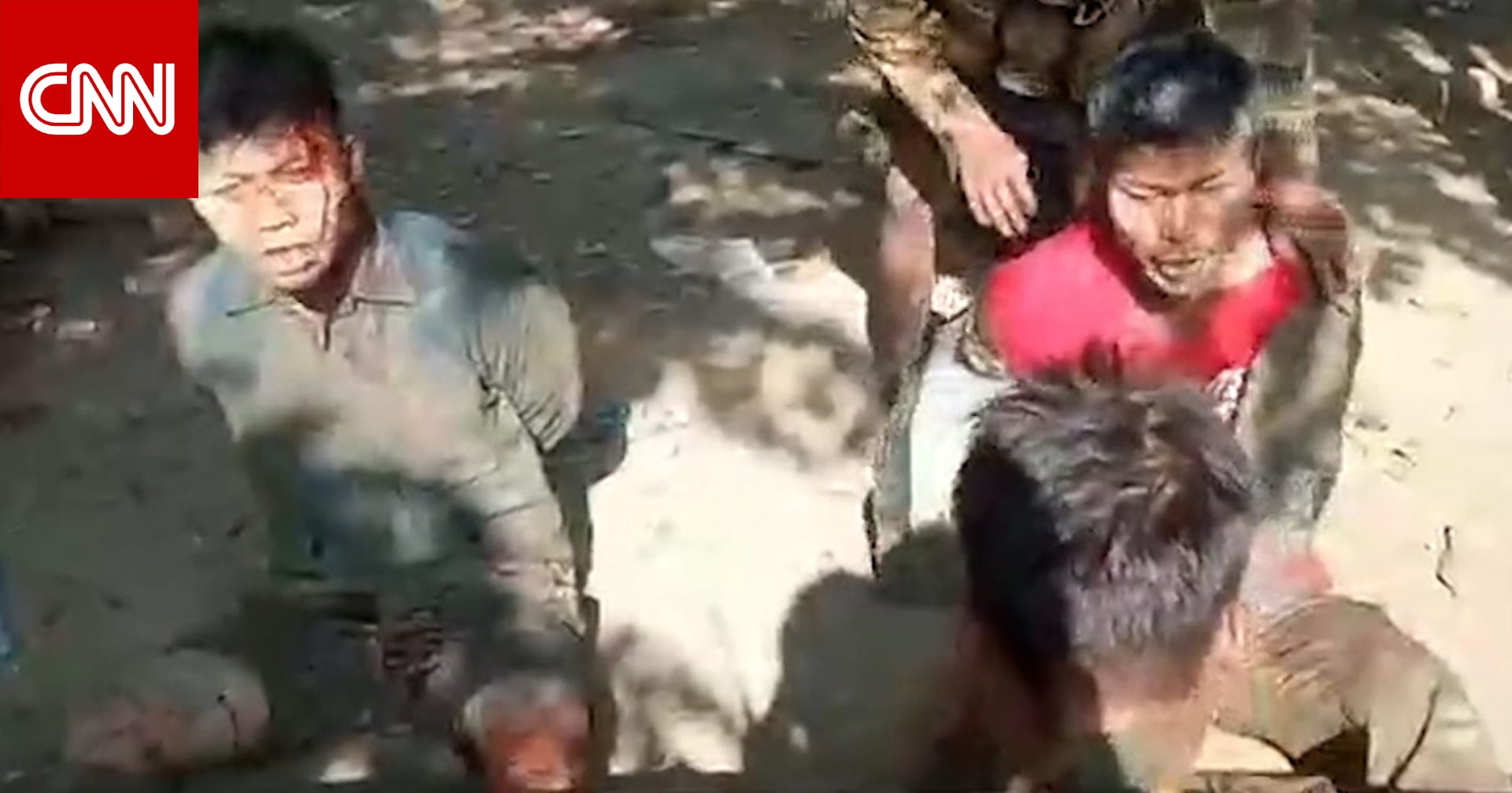 تعذيب وتنكيل وحرق حتى الموت.. فيديو صادم يظهر ميليشيا موالية للحكومة في ميانمار تعذب مقاتلين ...