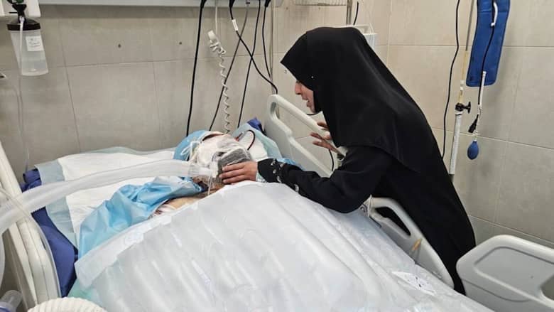 الطبيبة آلاء النجار التي صُدمت بجثث أطفالها المحترقة بمستشفى بجنوب غزة.. إليكم القصة بالتفصيل