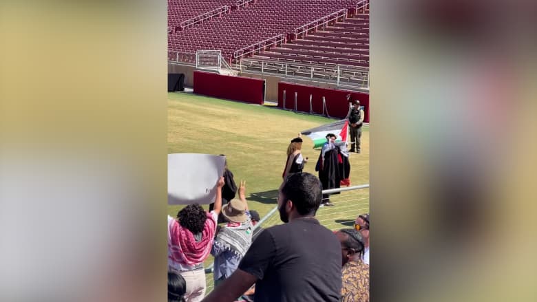 احتجاجاً على علاقاتها بإسرائيل.. طلاب جامعة ستانفورد ينسحبون من حفل ...