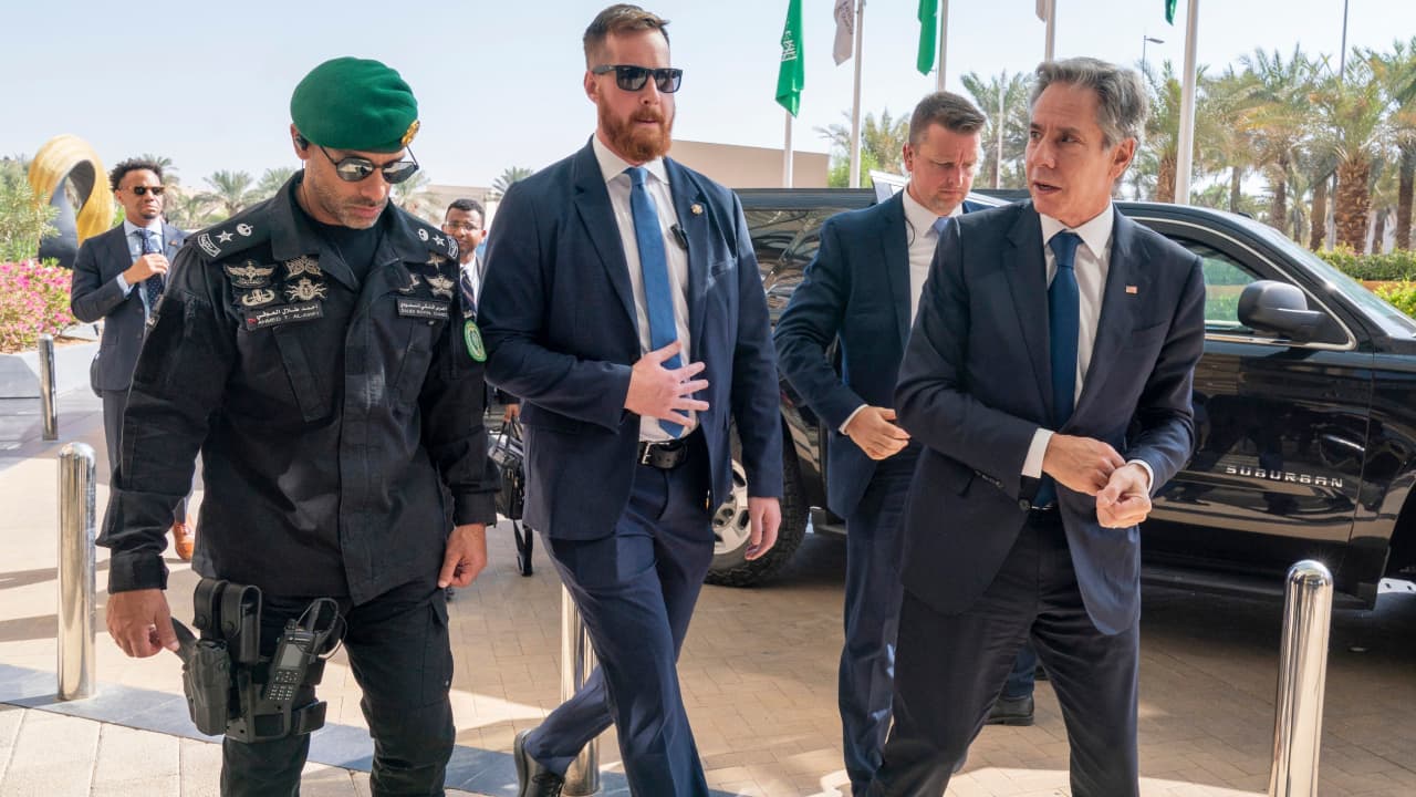 مشاجرة بين يمنيين بالأسلحة البيضاء في الرياض والأمن السعودي يتحرك