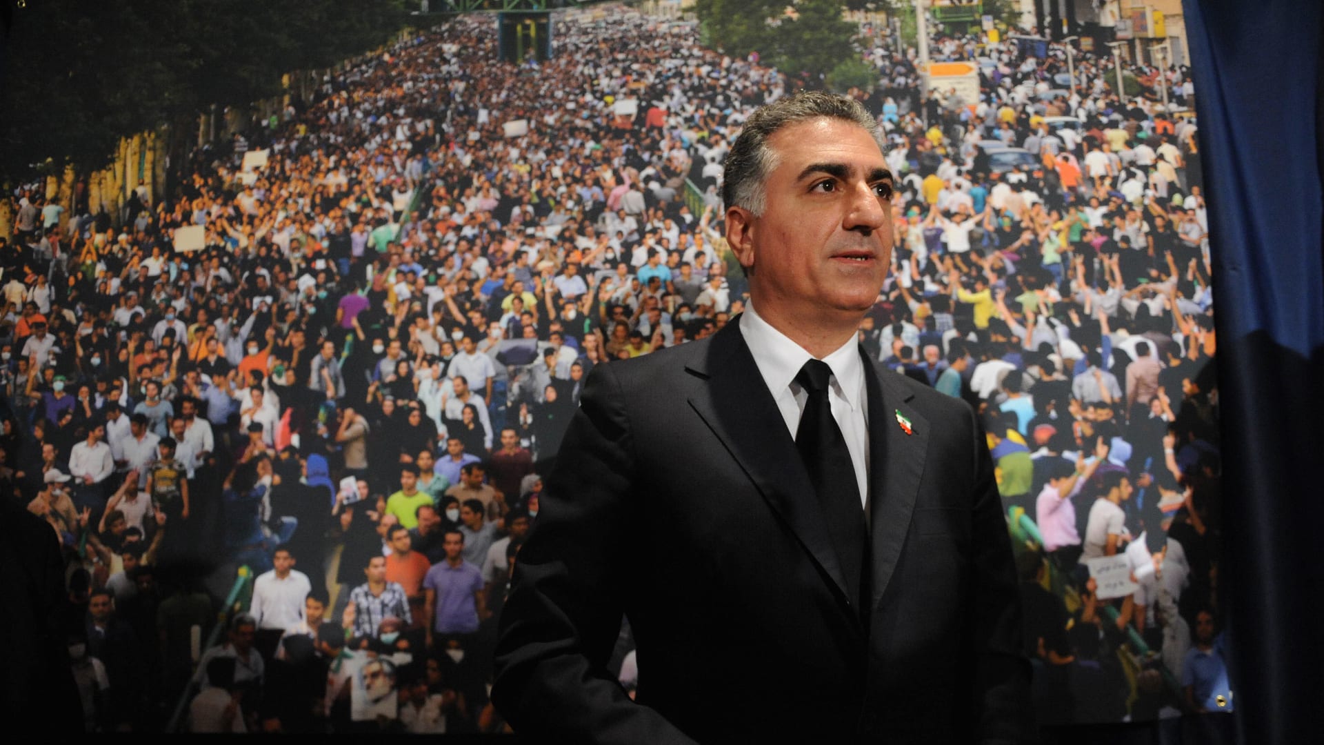 كيف تحولت احتجاجات إيران إلى موجة غير مسبوقة عمت أنحاء البلاد؟