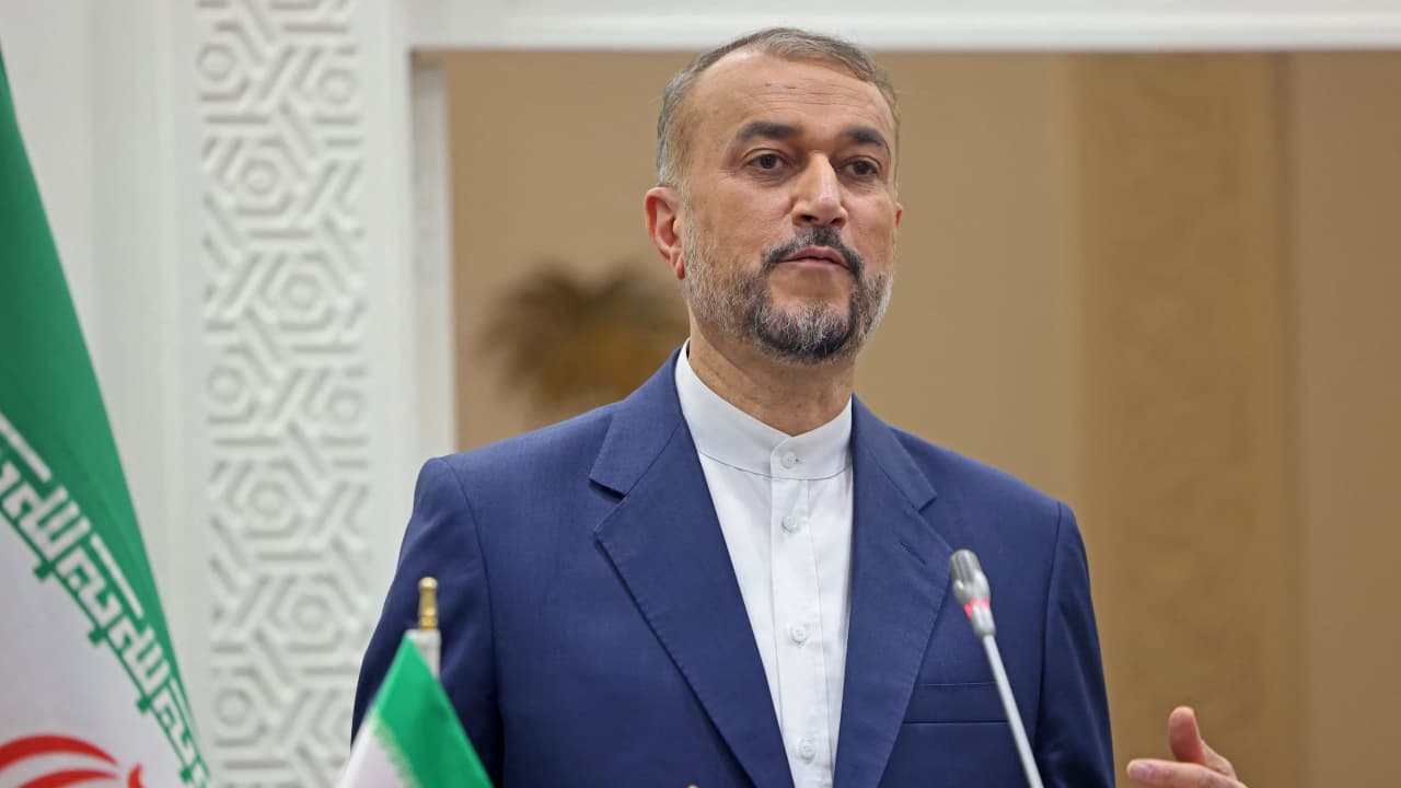 وزير خارجية الإمارات يتفاعل مع وصف ساويرس لمحمد بن زايد بـحكيم العرب
