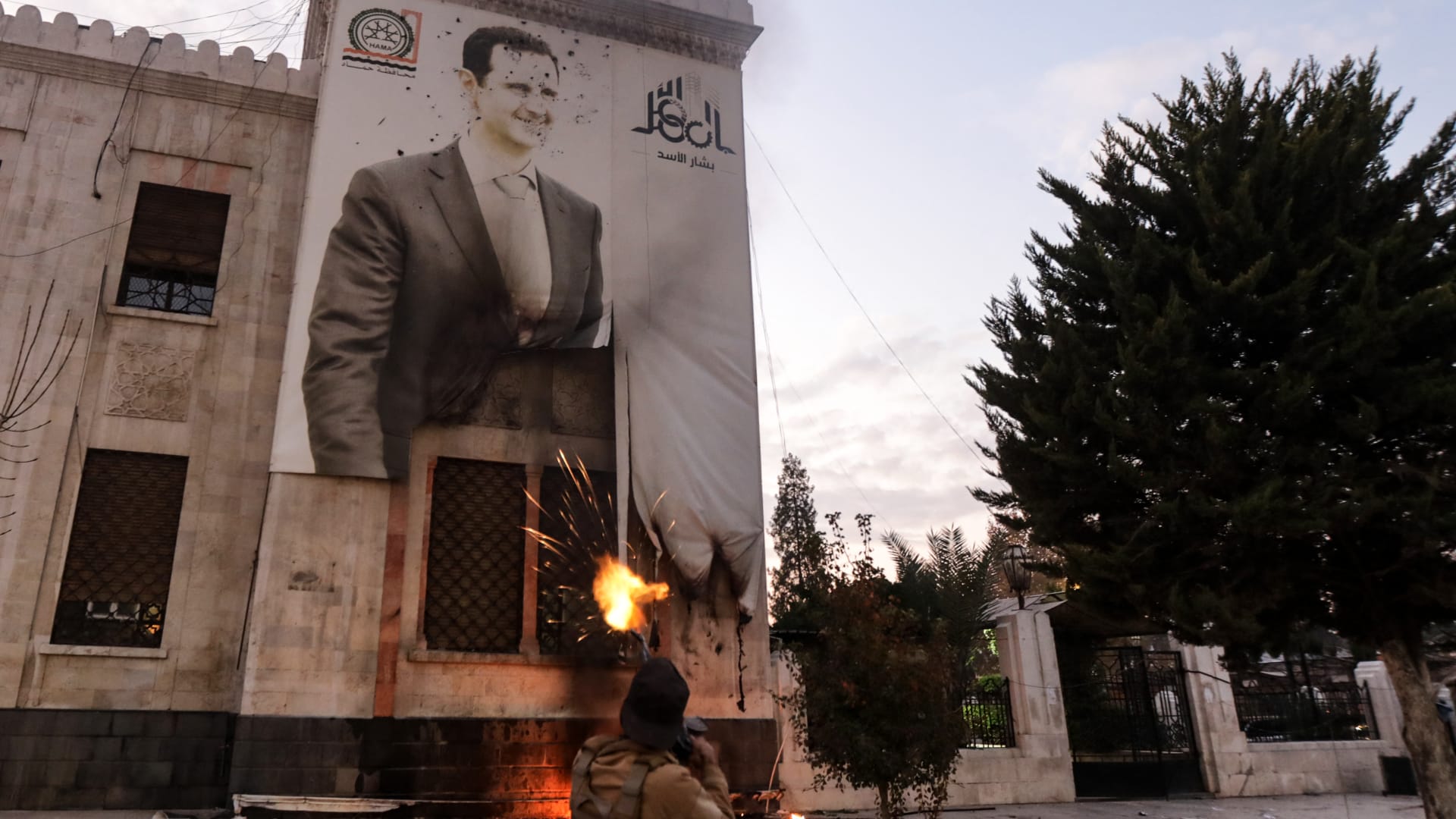 سوريا.. خريطة تحركات وسيطرة فصائل المعارضة ووضع بشار الأسد.. مراسل CNN يبين