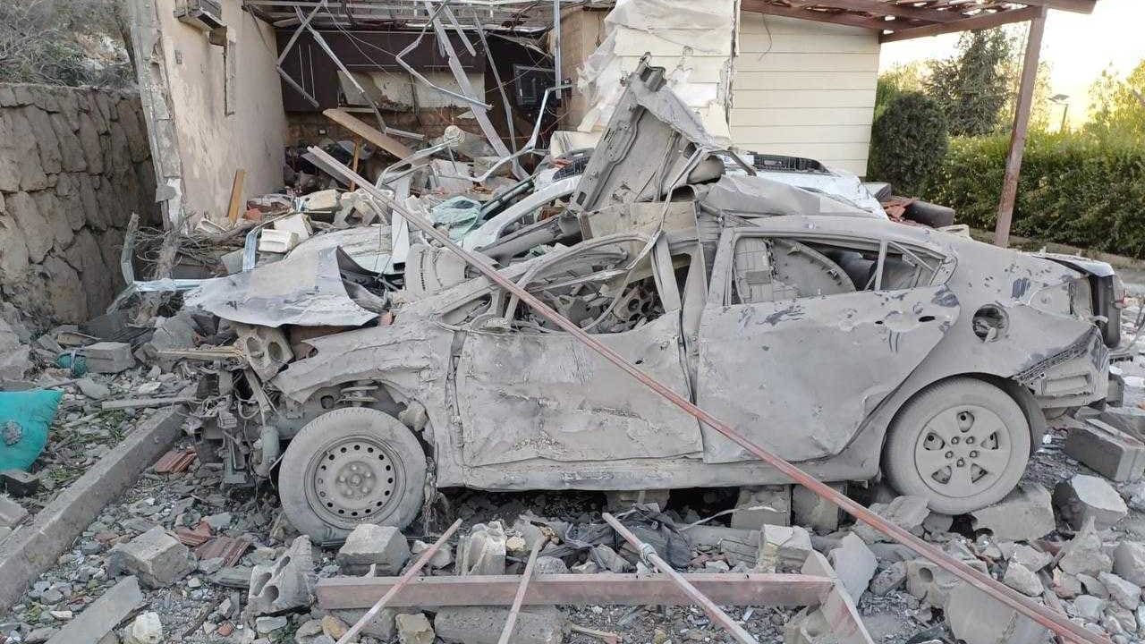 غارة إسرائيلية في حاصبيا تودي بحياة 3 صحفيين شاهد آثارها