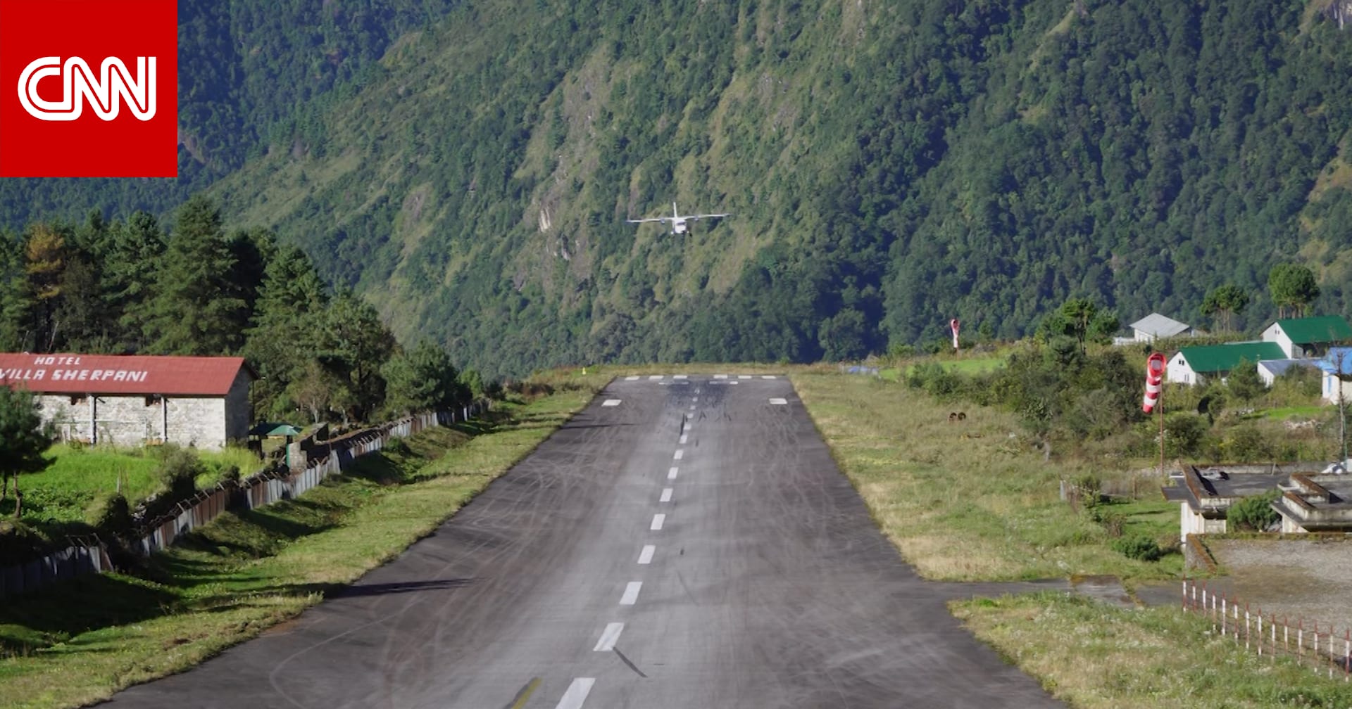 "أخطر مطار في العالم".. شاهد كيف تهبط فيه وتُقلِع منه الطائرات - CNN Arabic